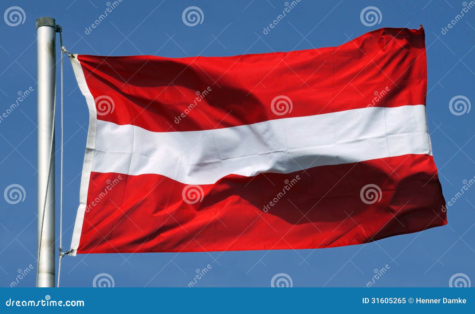 Drapeau de l'Autriche image stock. Image du course, ciel - 31605265