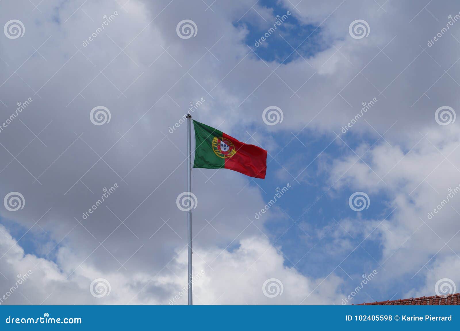 Drapeau Portugais - Vu D'une Distance - Vue De Plan Photo stock - Image ...