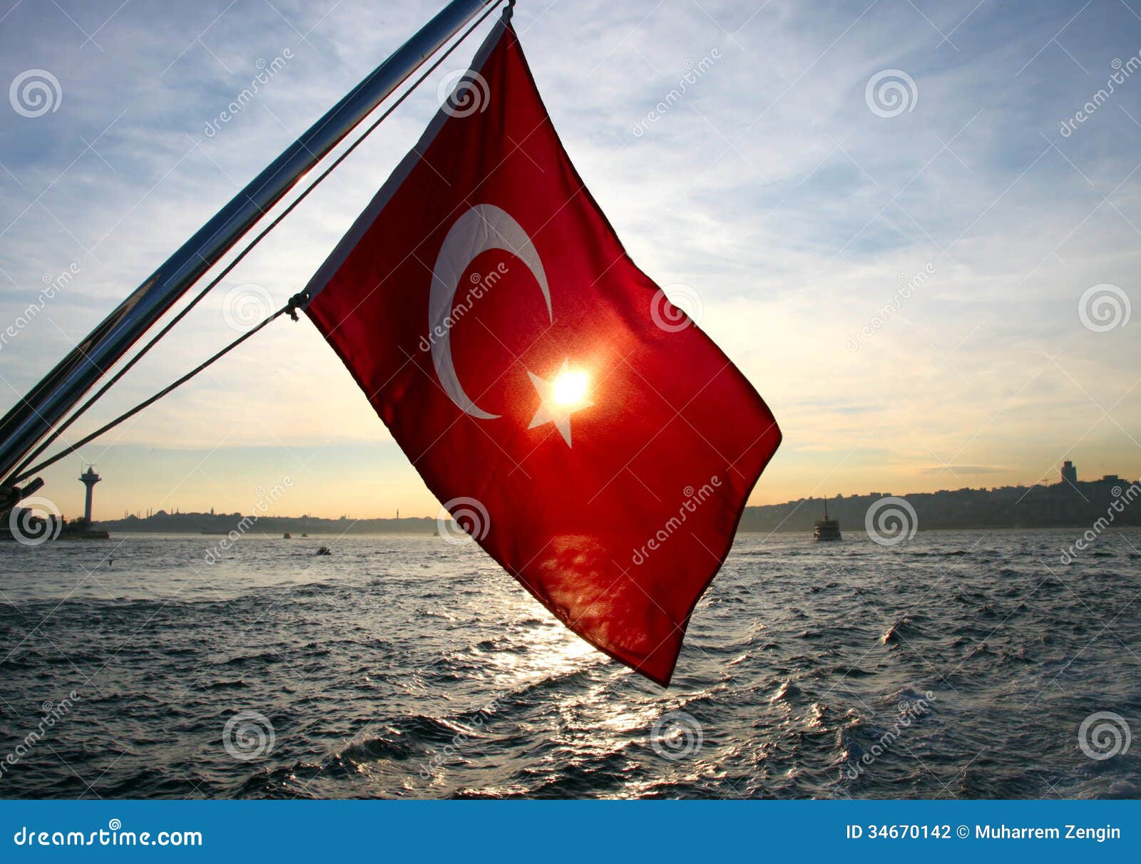 Drapeau turc photo stock. Image du fond, lune, symbole - 34670142