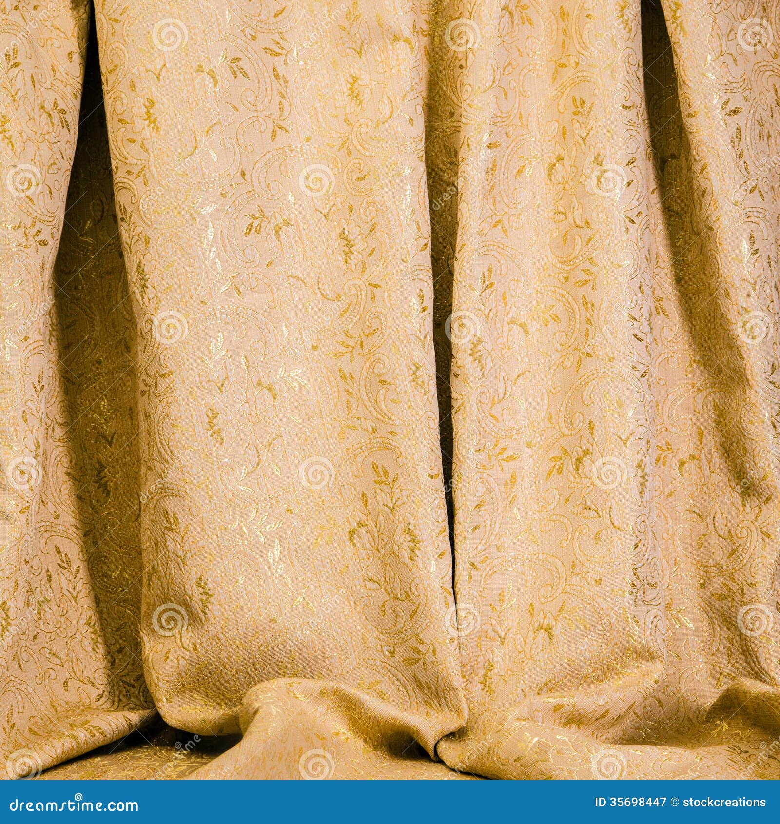 Drapiert Vom Goldenen Damastmaterial Stockbild - Bild von weihnachten ...