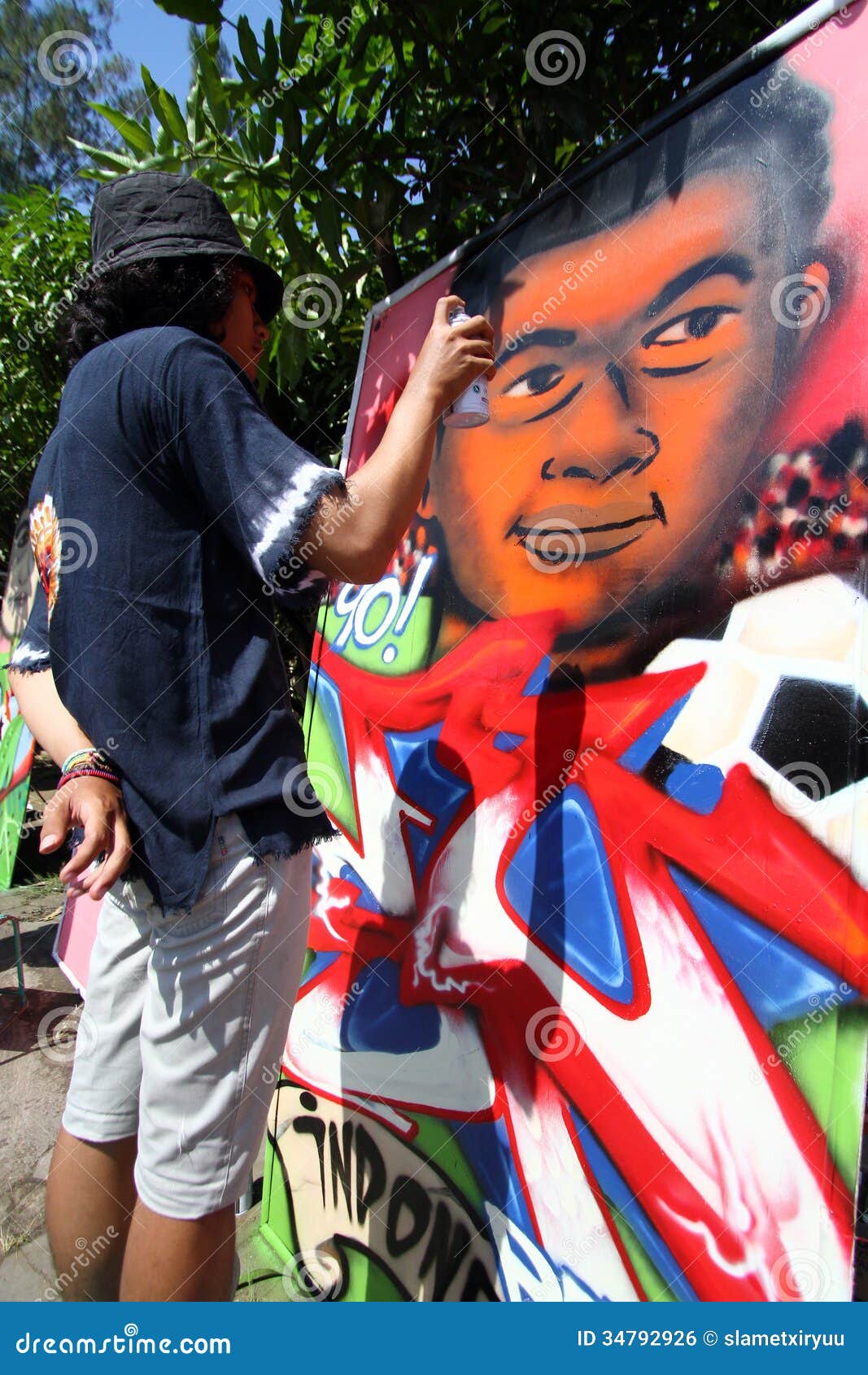 Draw gravity editorial photo. Image of children, java - 34792926