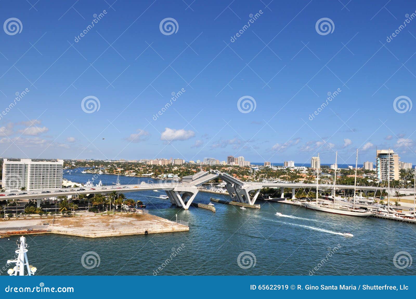Drawbridge in Fort Lauderdale Stock Image - Image of luxurious ...