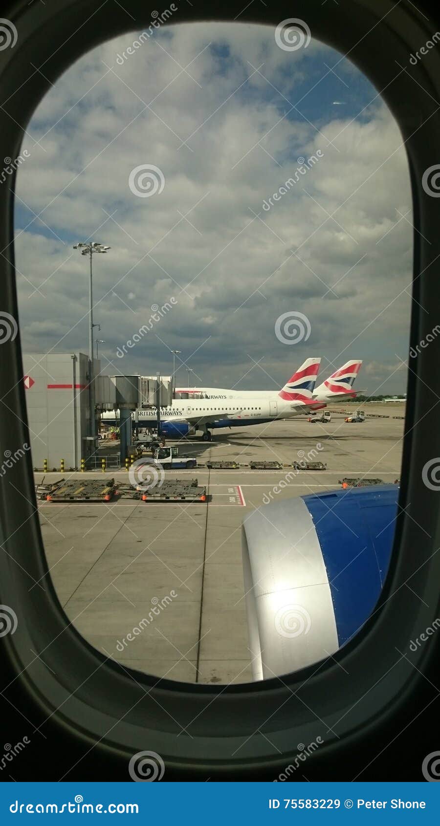 Dreamliner window editorial stock image. Image of benefits - 75583229