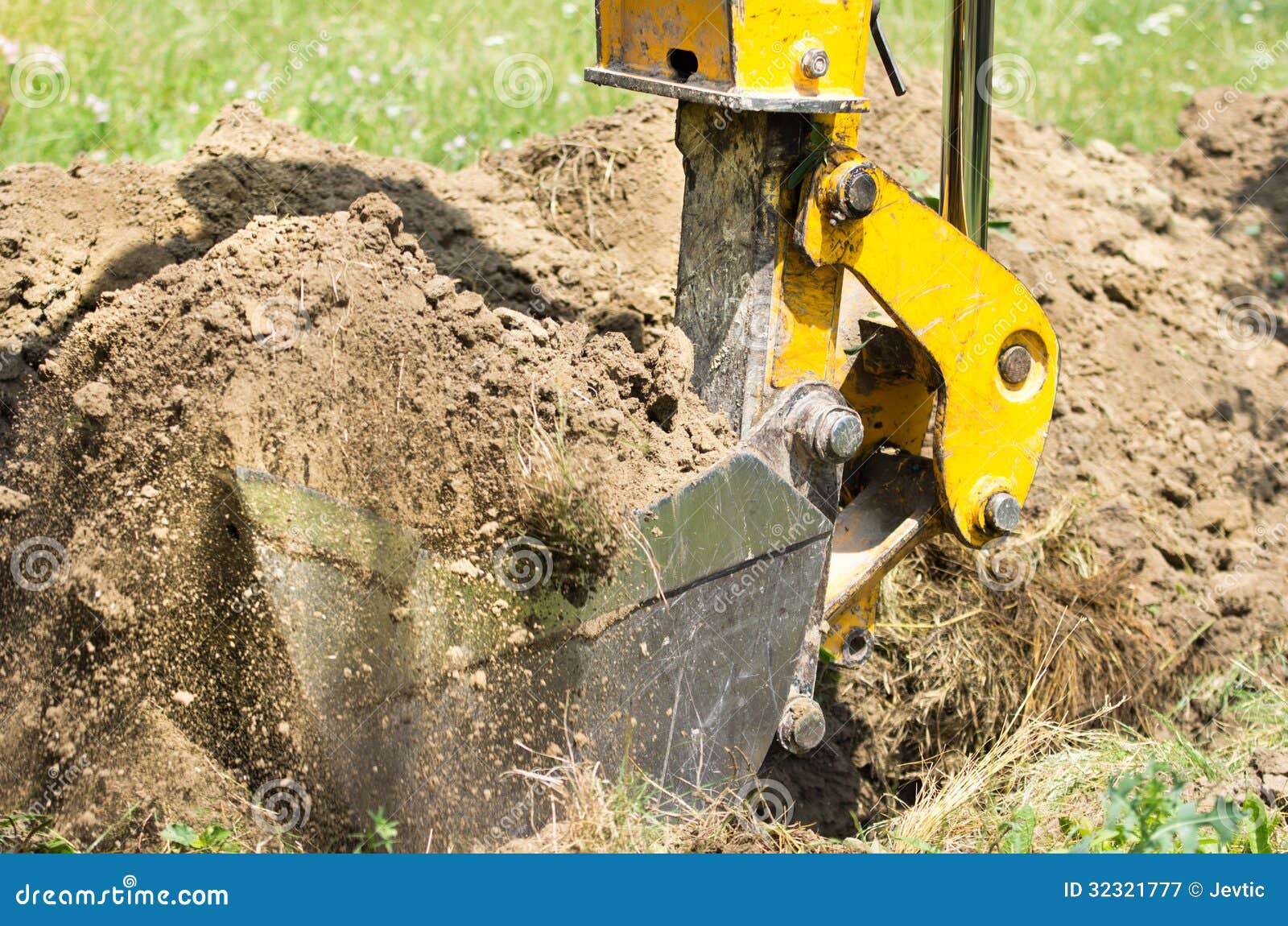 Dredge bucket stock image. Image of foundation, housebuilding - 32321777