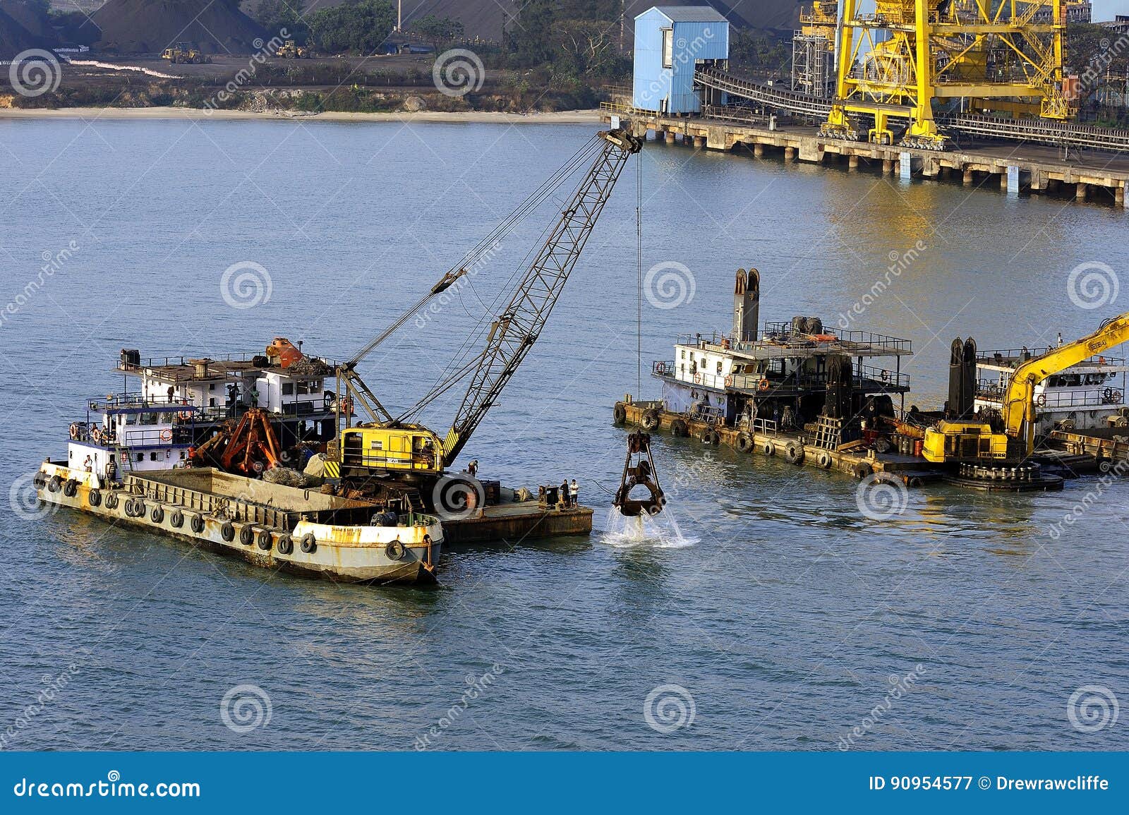 Dredger and spoil barge editorial photography. Image of spoil - 90954577
