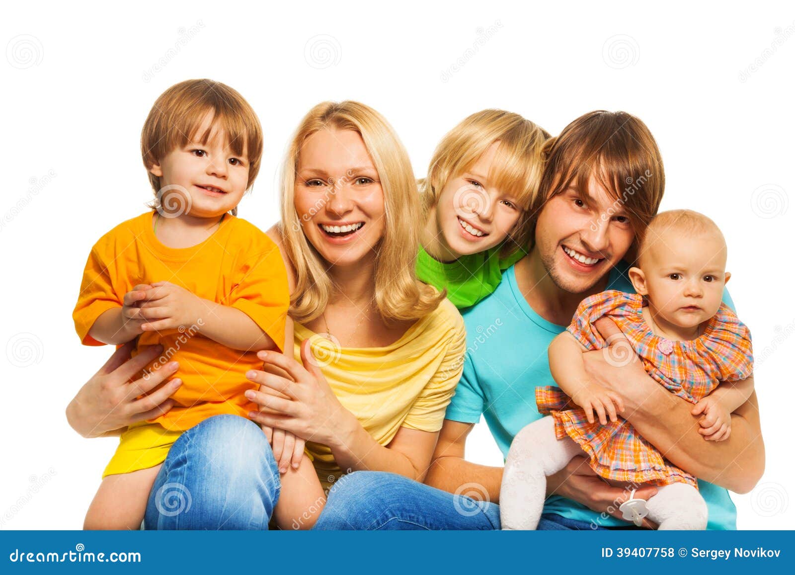 Drei Kinder mit Eltern stockfoto. Bild von tochter, jungen - 39407758