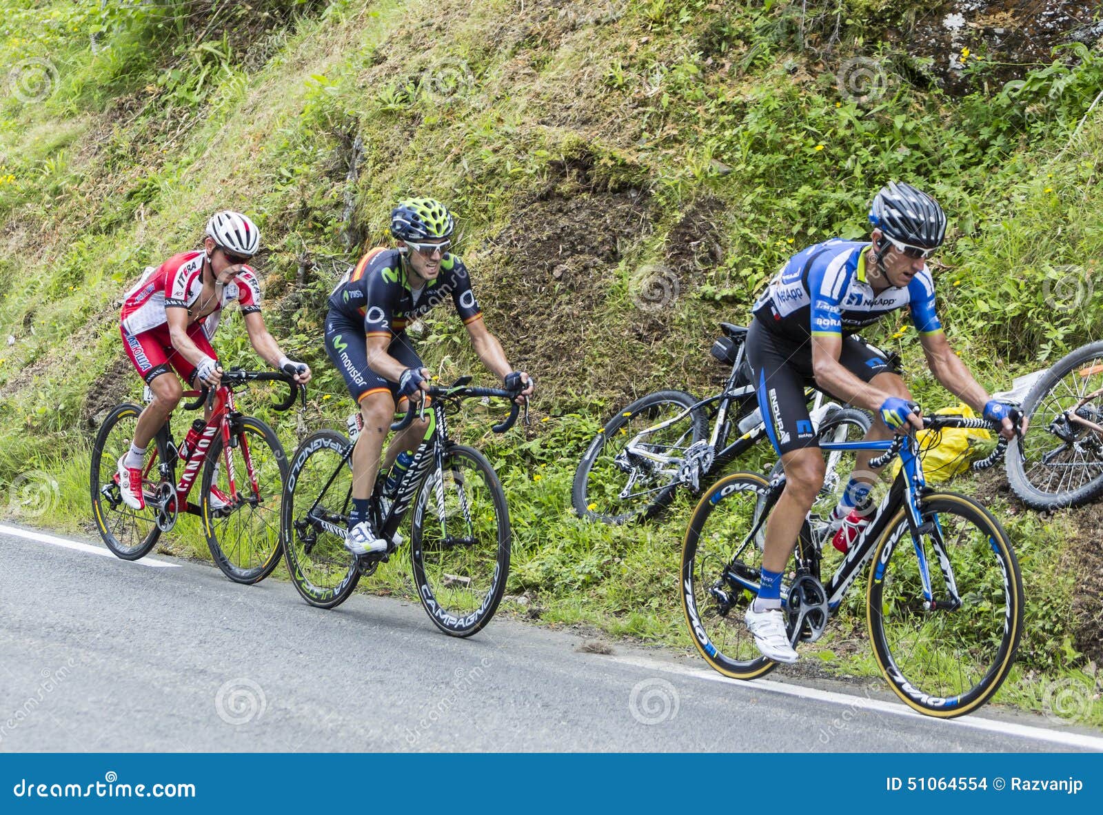 Drei Radfahrer redaktionelles stockbild. Bild von spalte - 51064554