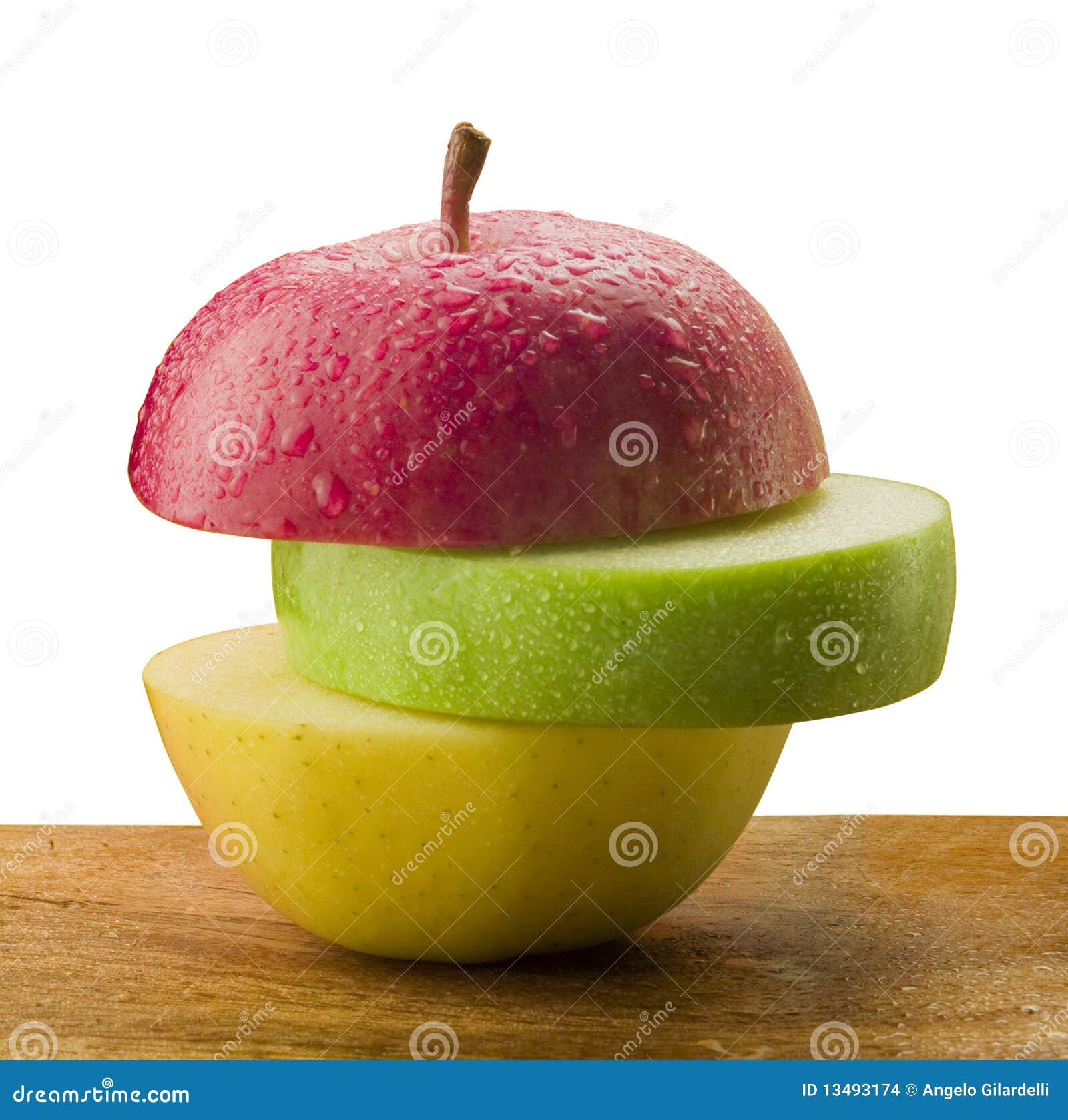 Drei Scheiben der Äpfel stockfoto. Bild von grün, apfel - 13493174