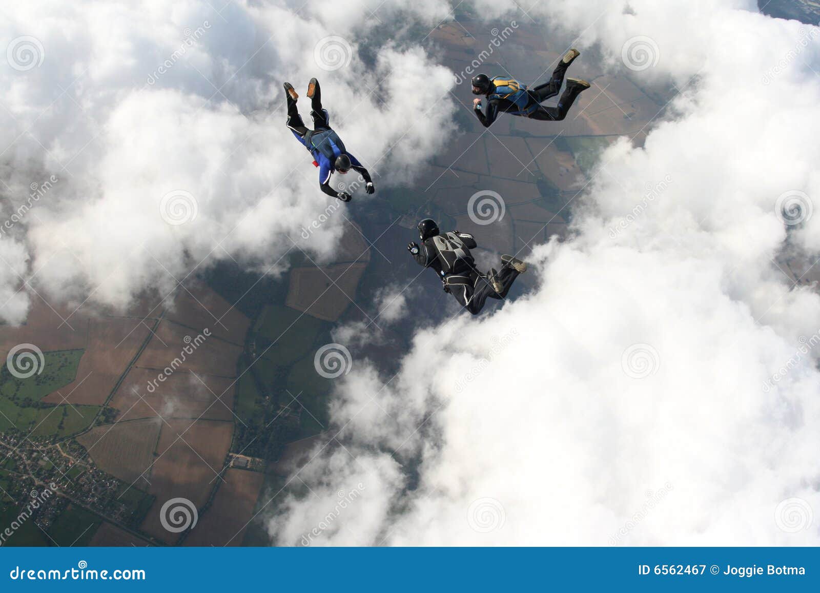 Drei Skydivers Im Freien Fall Stockbild - Bild von sinkflug, hoch: 6562467