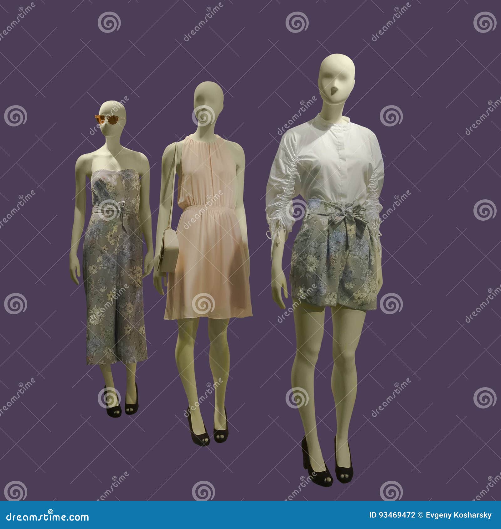 Drei weibliche Mannequine stockfoto. Bild von frauen - 93469472