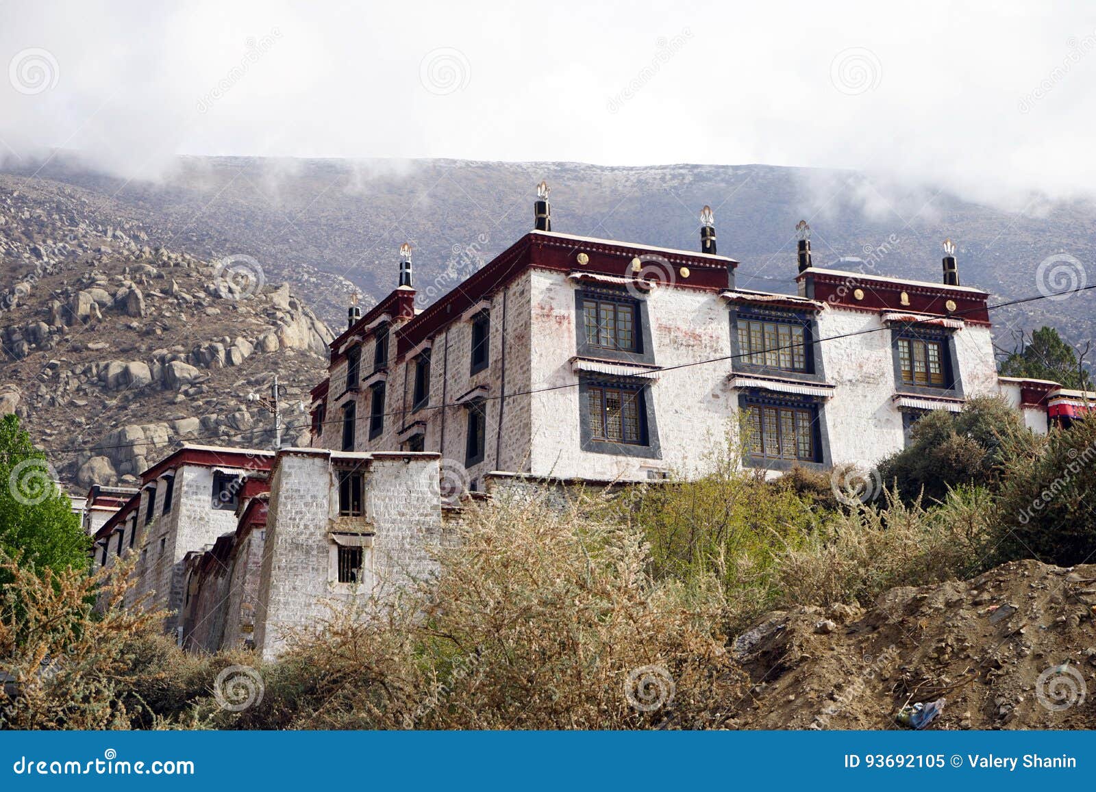 Drepong monastery editorial image. Image of cloud, china - 93692105