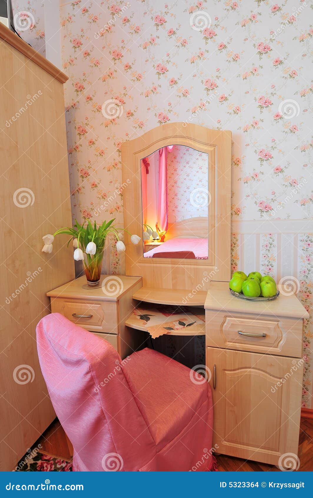 Dressing table stock photo. Image of interior, makeup - 5323364