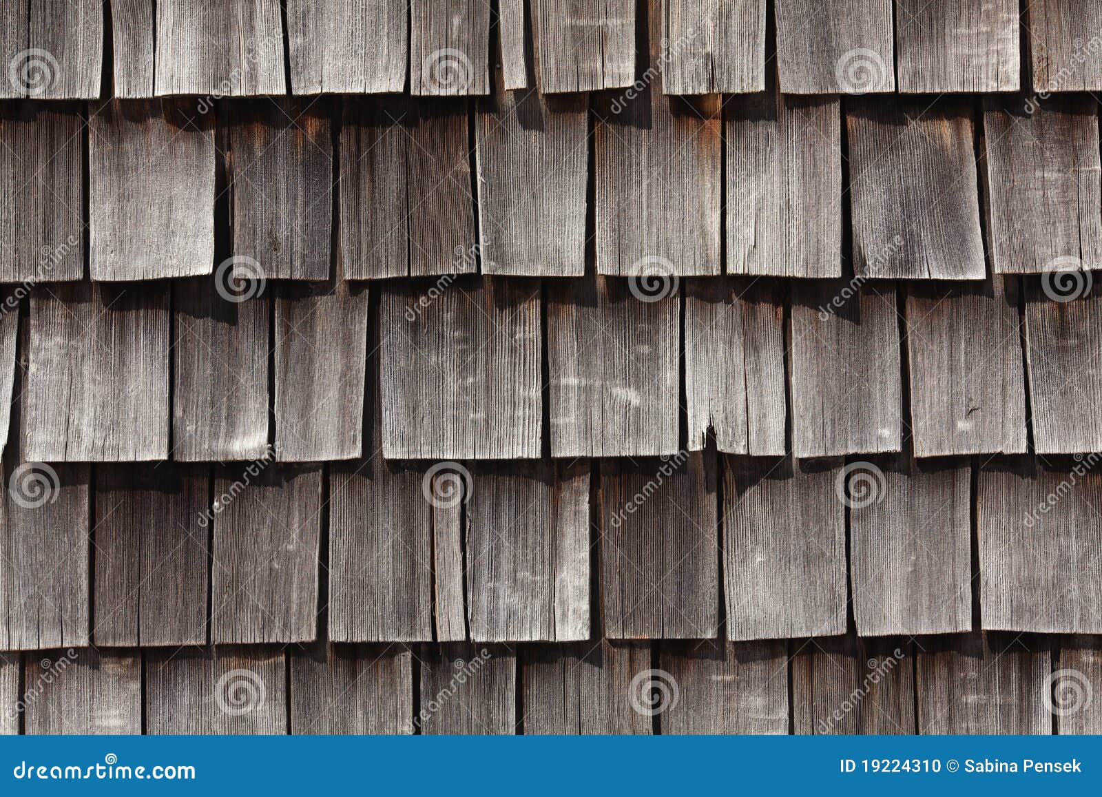 Drewniany dachowy gont zdjęcie stock. Obraz złożonej z chałupa - 19224310
