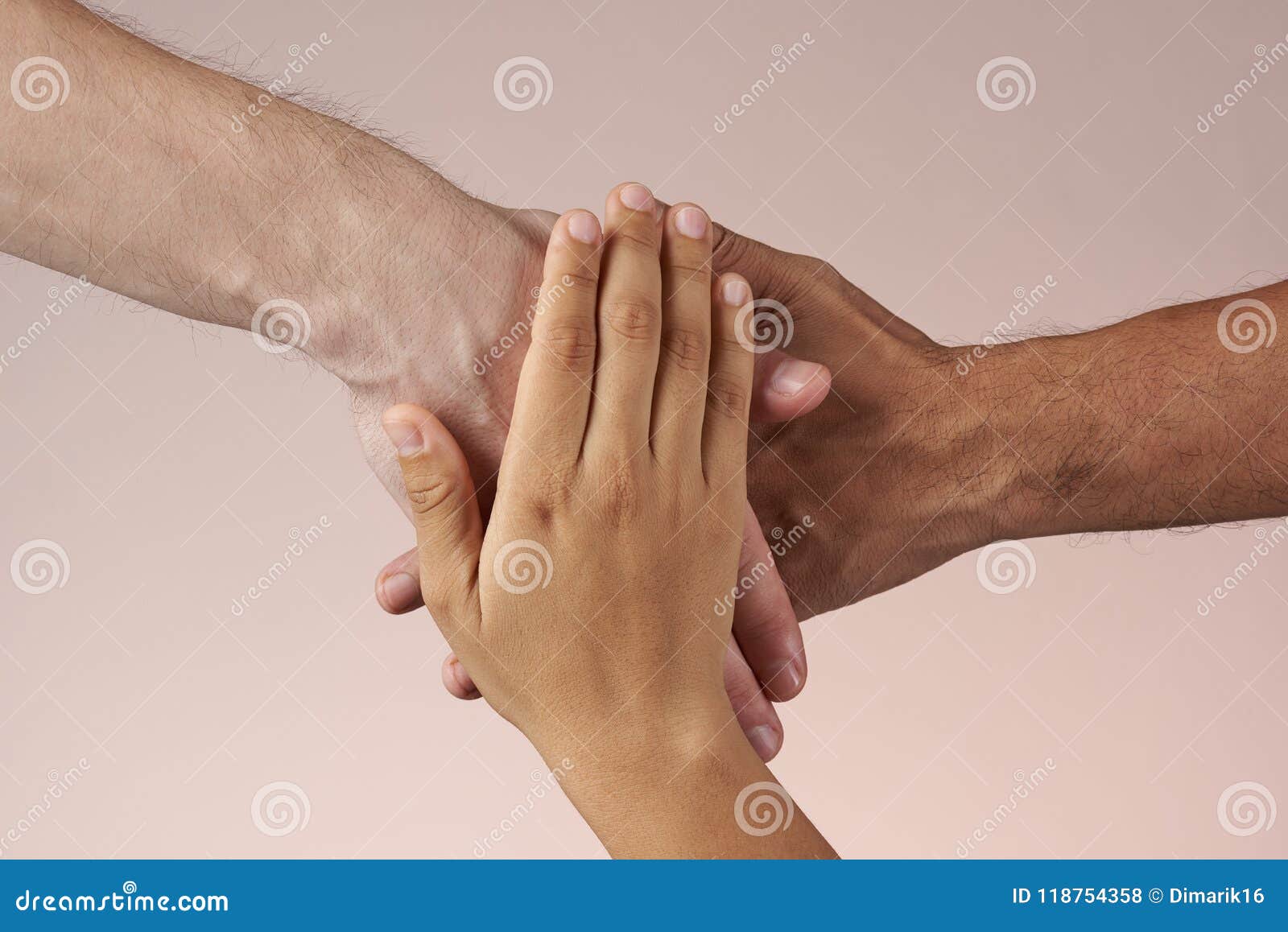 Drie handen samen stock foto. Image of kaukasisch, kinderen - 118754358