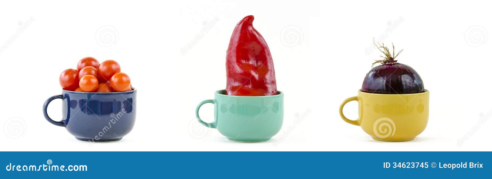 Drie Koppen Met Rode Groenten Stock Afbeelding - Image of paprika ...