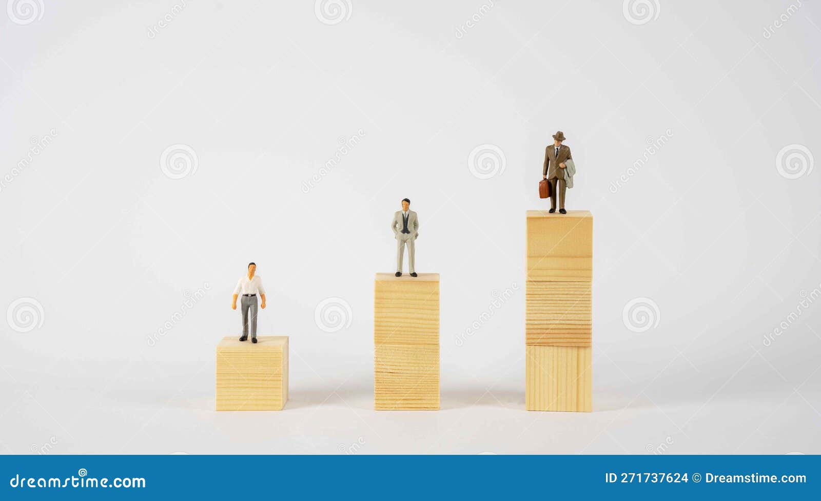 Drie Mannen Op Verschillende Niveaus Van Loopbaanontwikkeling. Het ...