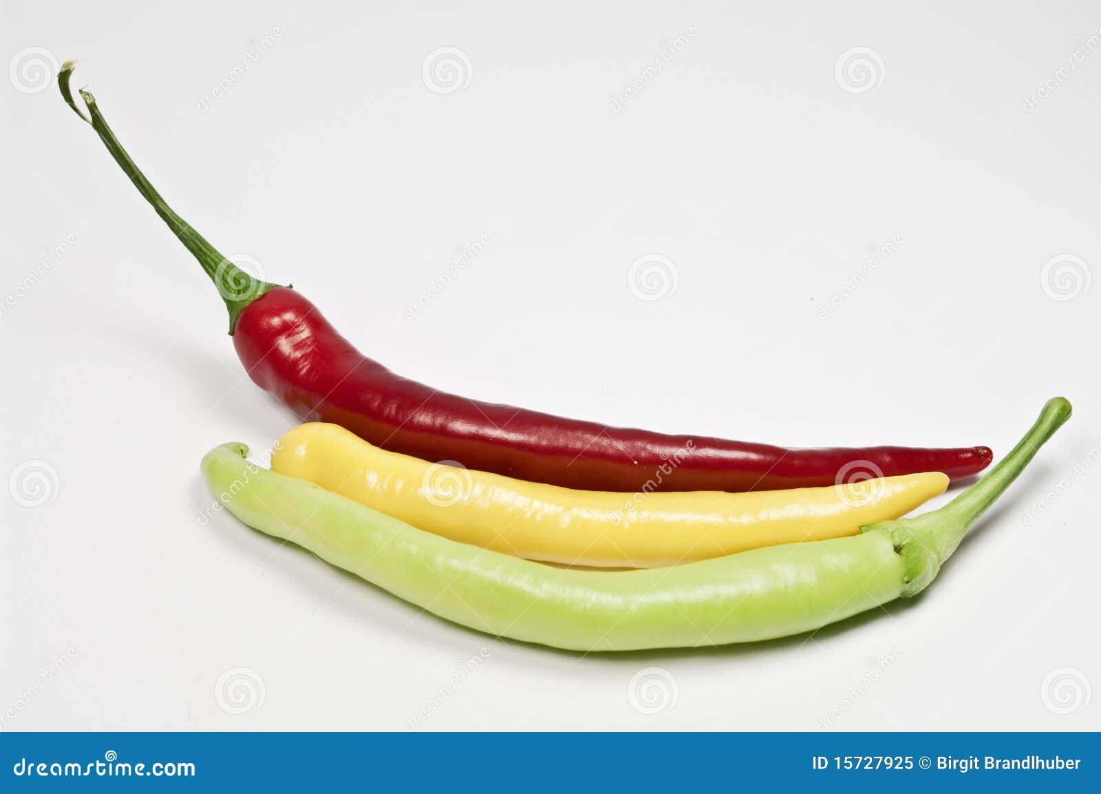 Drie pepperonis stock afbeelding. Image of lang, peper - 15727925