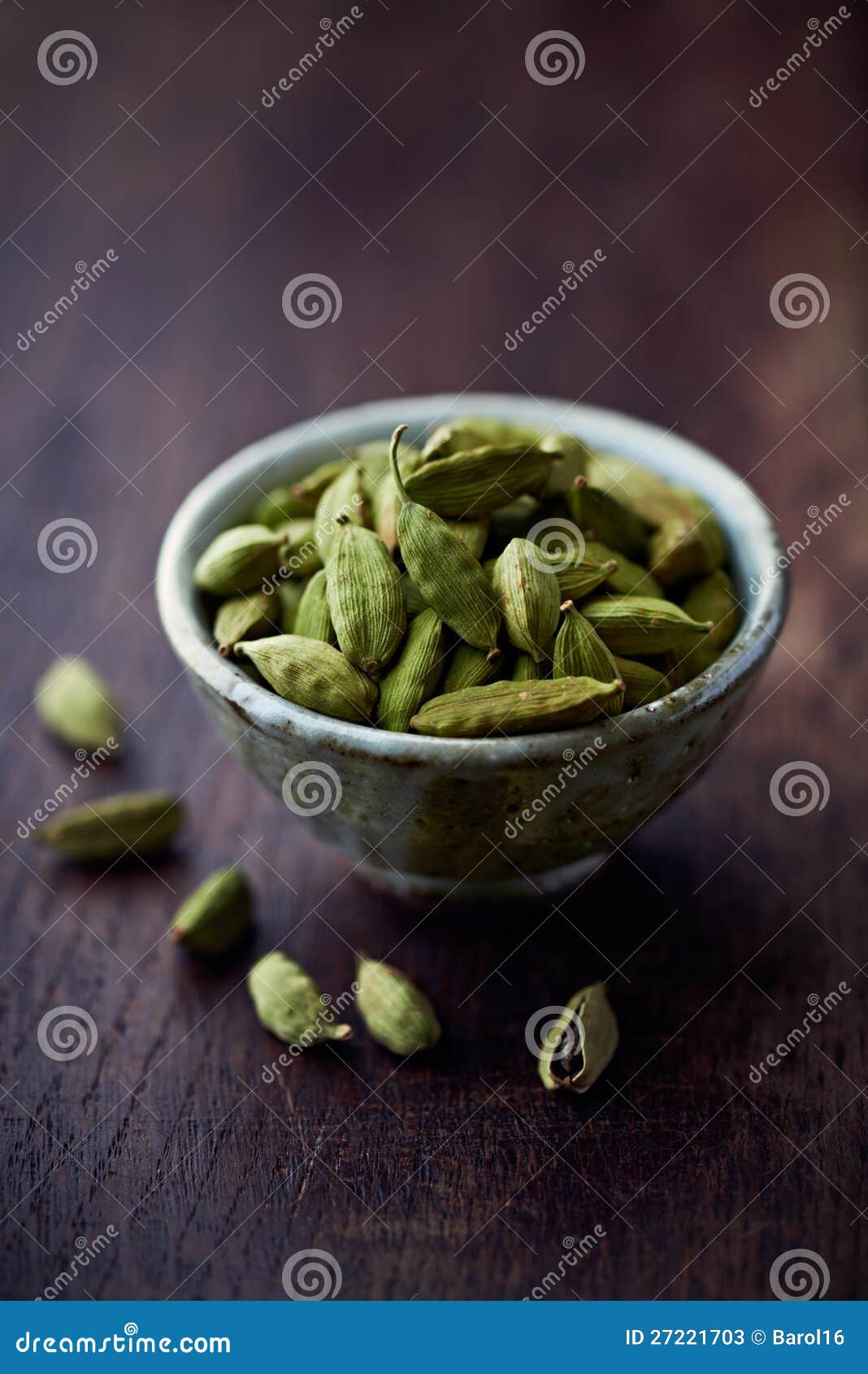 Dried Cardamon Pods in a Dish Stock Image - Image of aroma, dish: 27221703