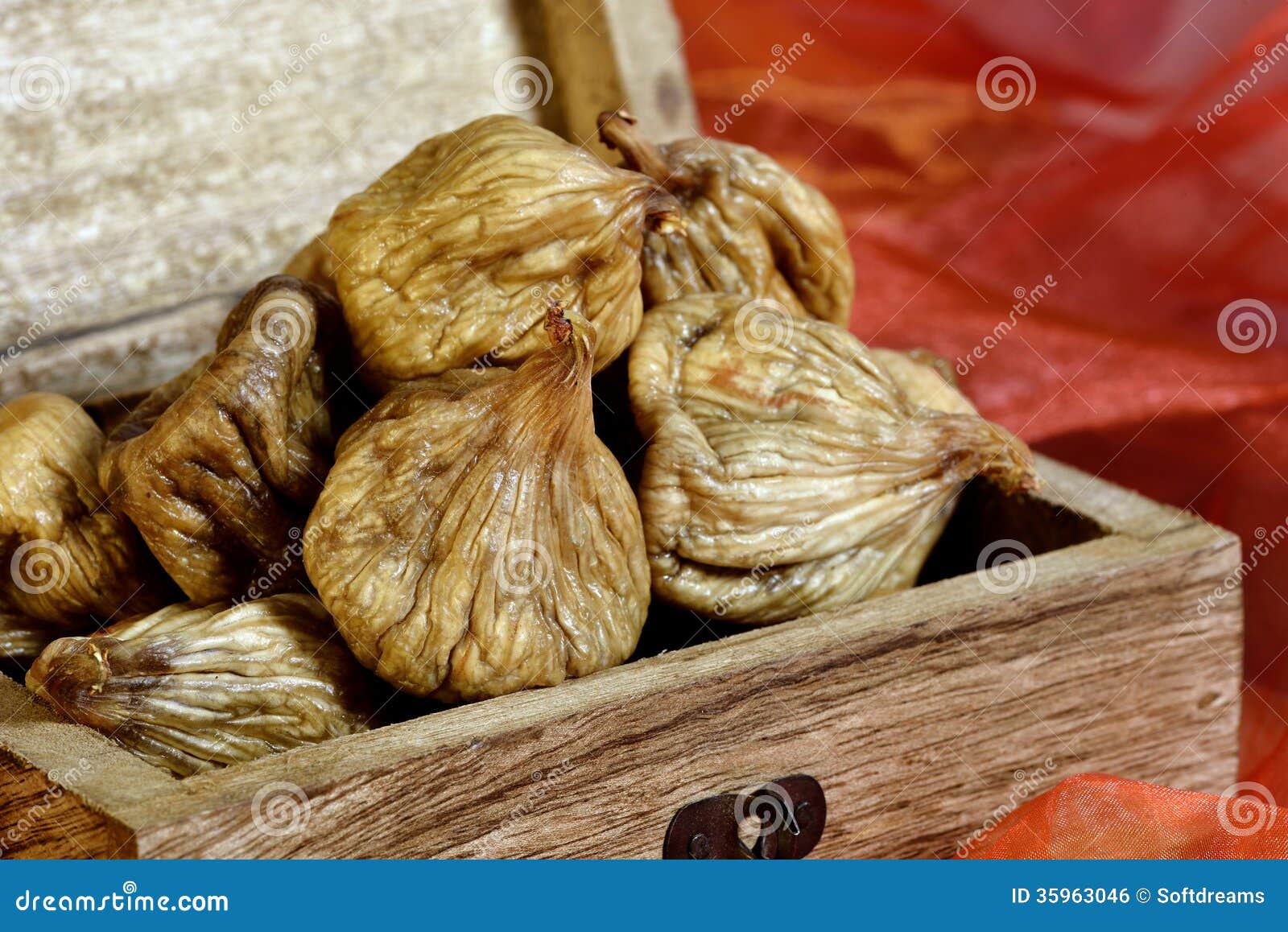 Dried figs in box stock photo. Image of snack, detail - 35963046