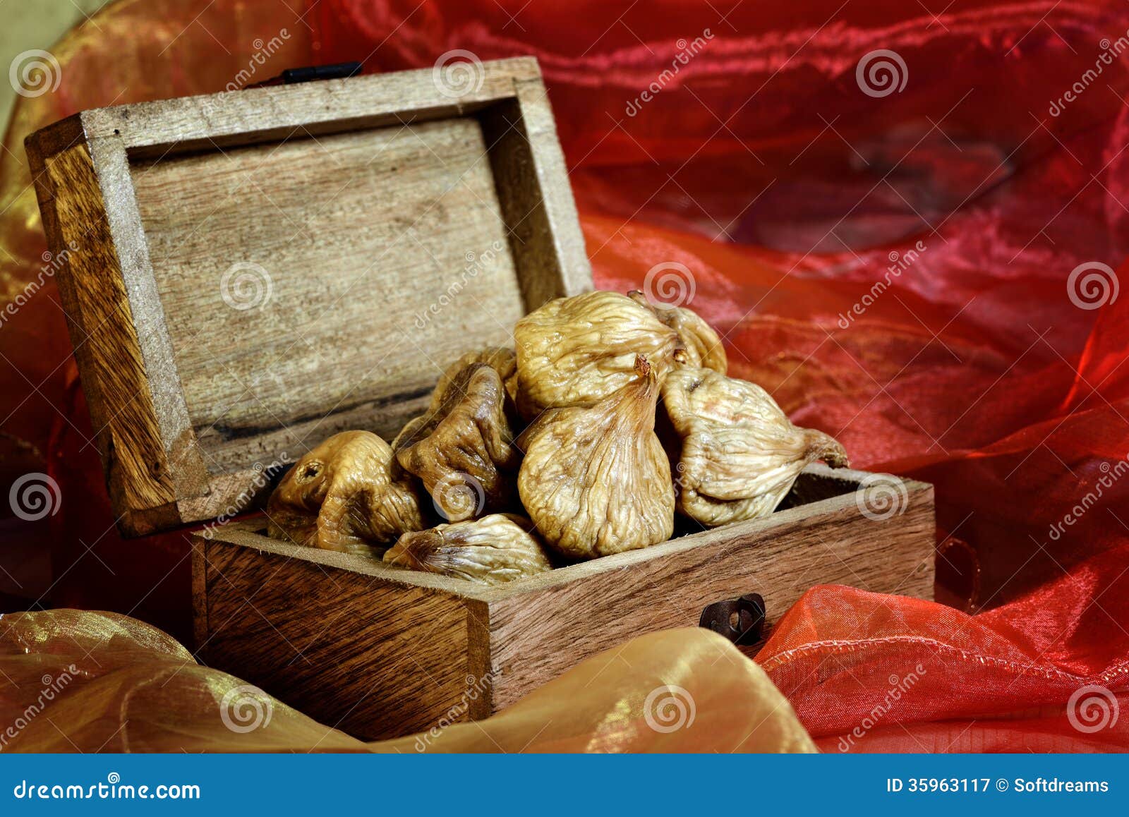Dried figs in box stock image. Image of texture, sweet - 35963117
