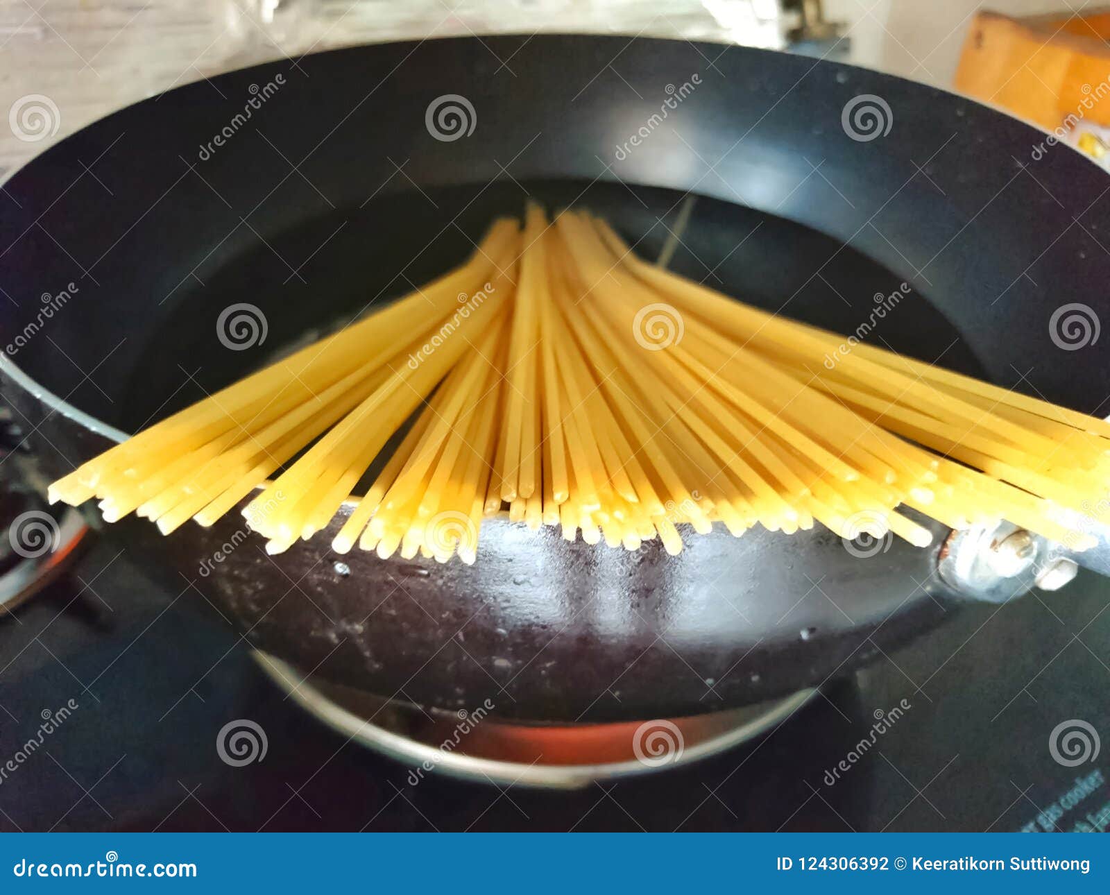 Dried Spaghetti is Cooked Boil in Black Pan Stock Photo - Image of dark ...