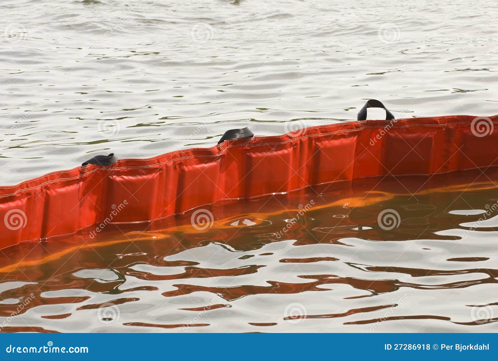 Drijvende olieboom stock foto. Image of apparatuur, kust - 27286918