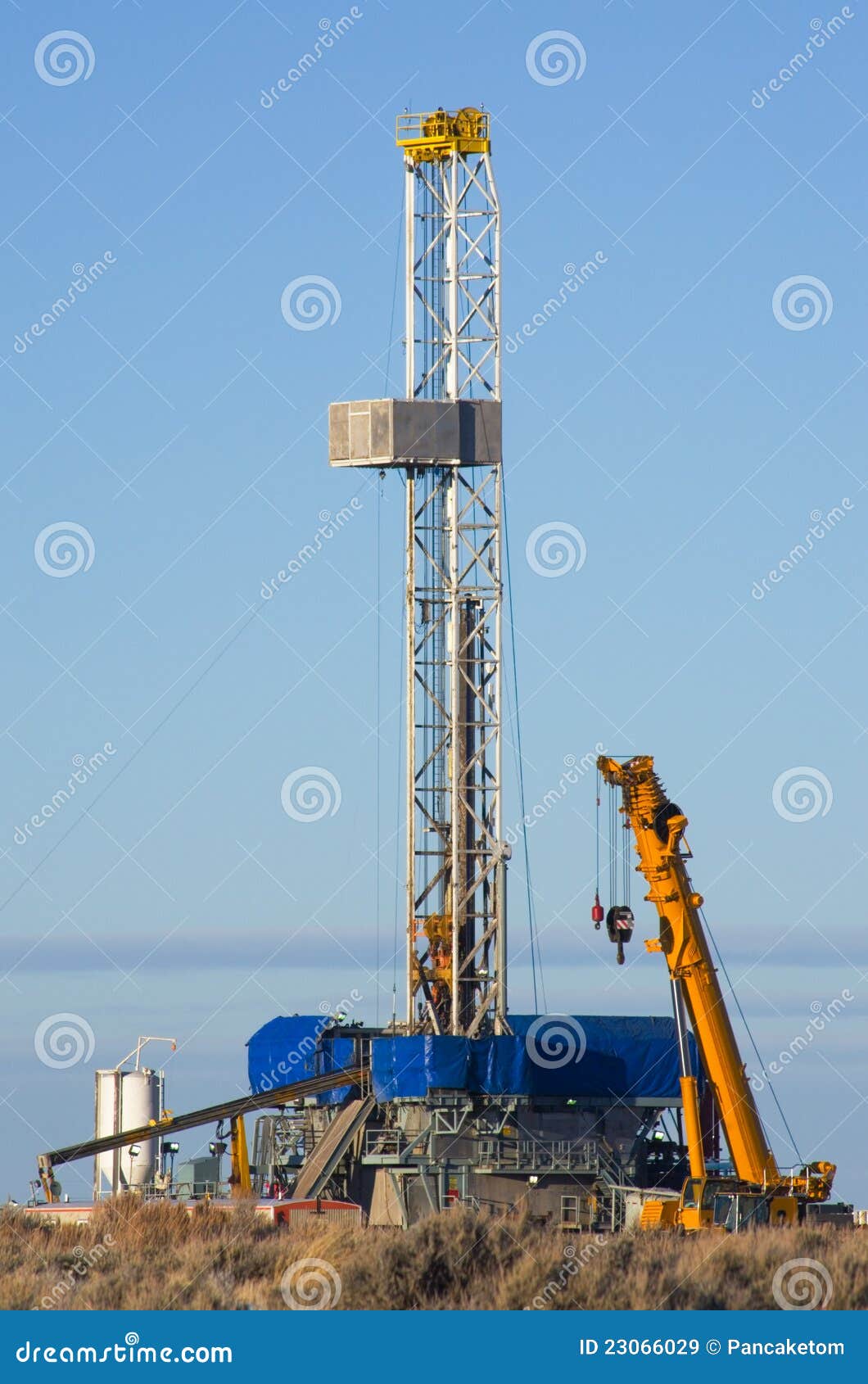 Drill rig stock image. Image of plains, fraccing, fracking - 23066029