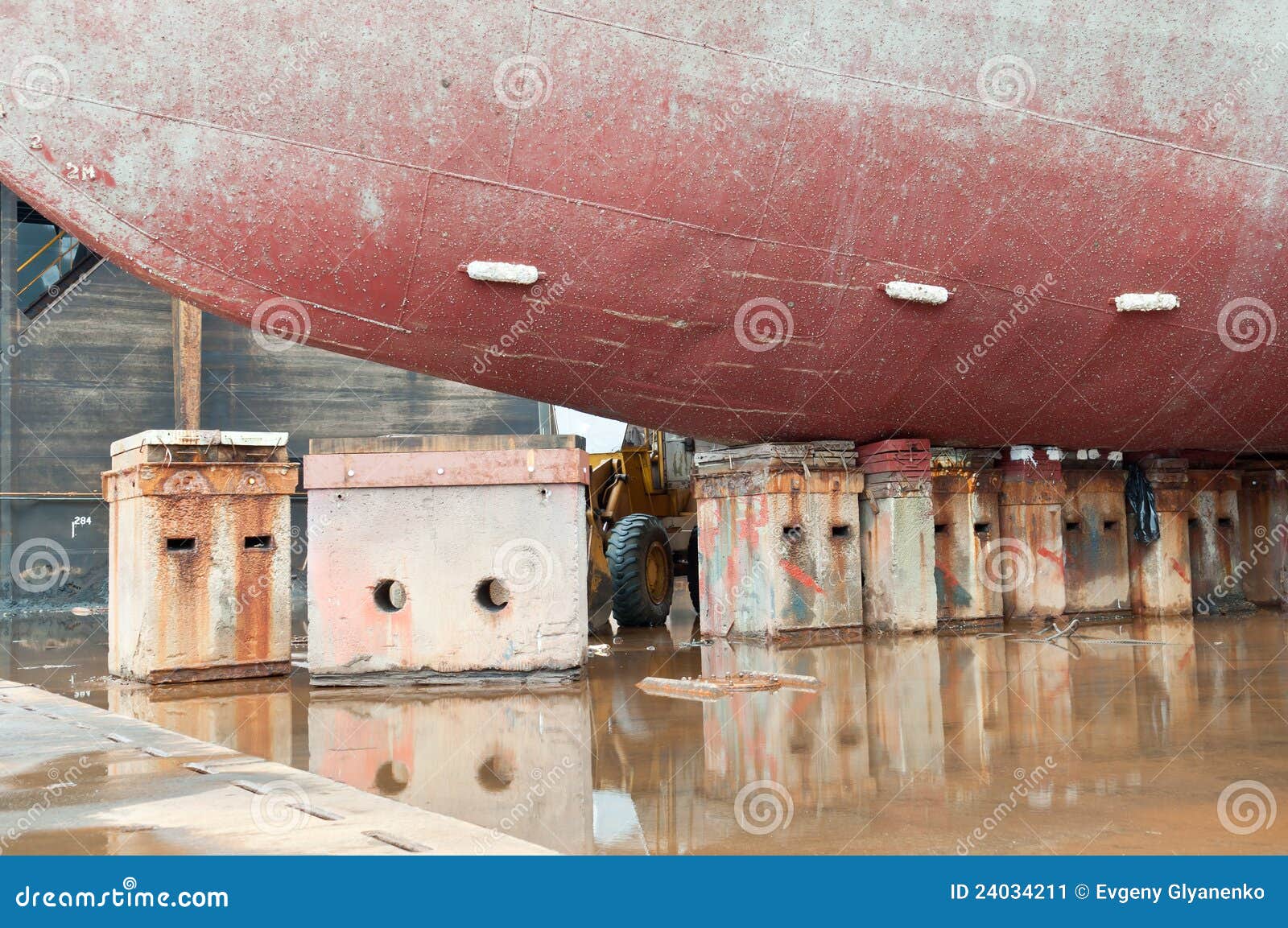 Drill Ship in Dry Dock stock image. Image of pedestal - 24034211