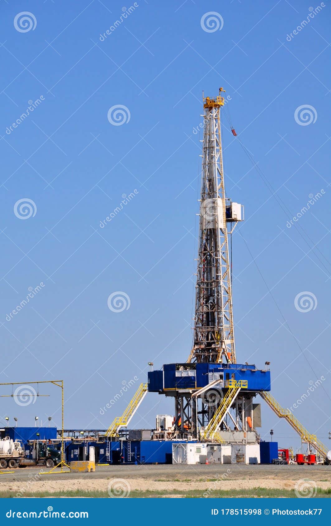 The onshore drilling rig stock photo. Image of drill - 178515998