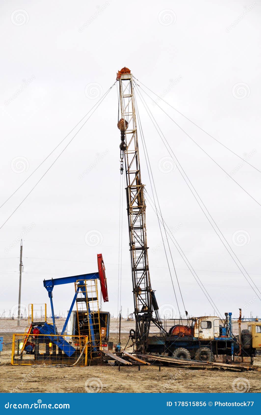 The onshore drilling rig stock photo. Image of business - 178515856