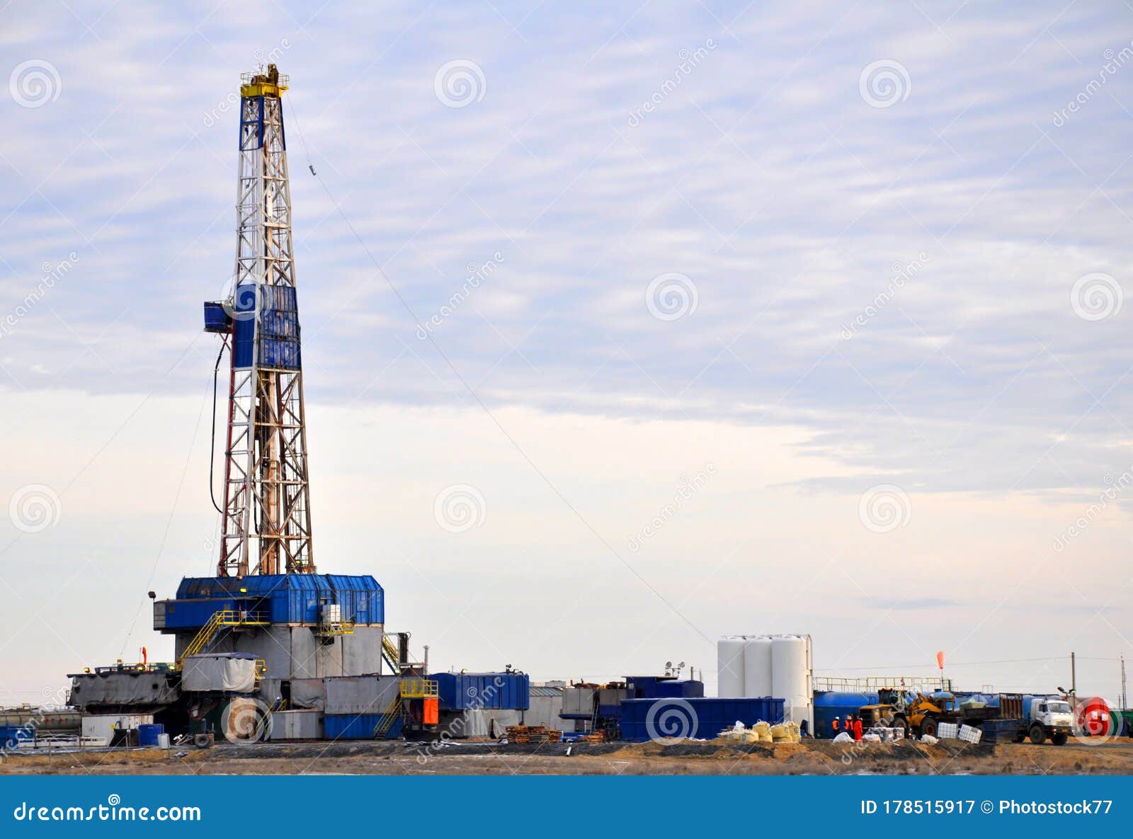 The onshore drilling rig stock image. Image of equipment - 178515917
