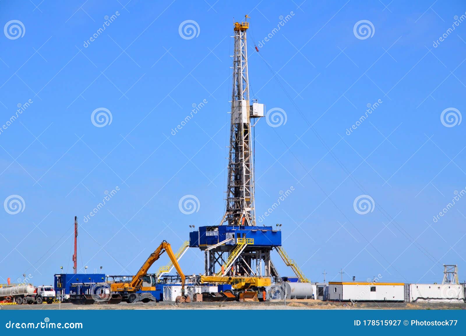 The onshore drilling rig stock image. Image of drill - 178515927