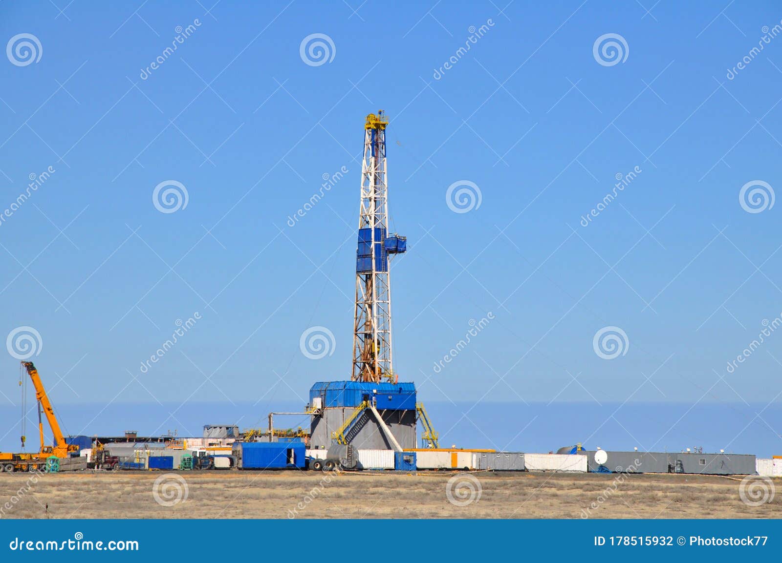 The onshore drilling rig stock photo. Image of business - 178515932