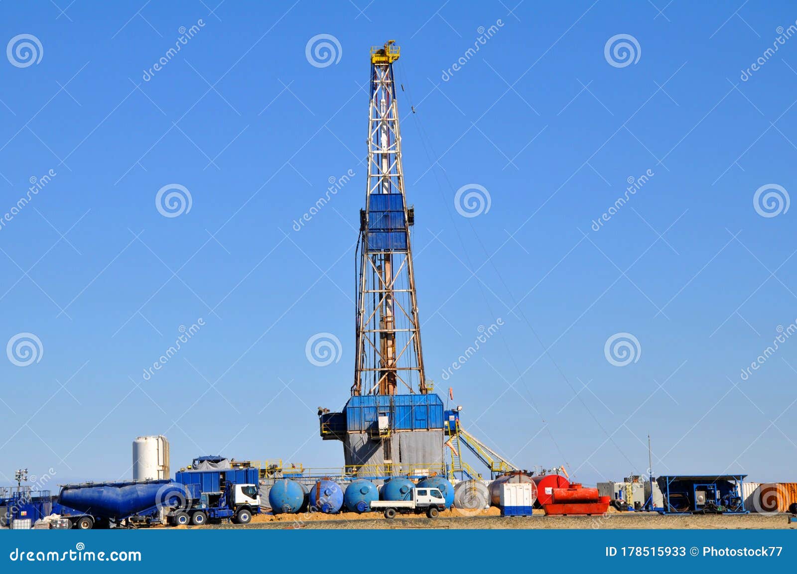 The onshore drilling rig stock image. Image of energy - 178515933