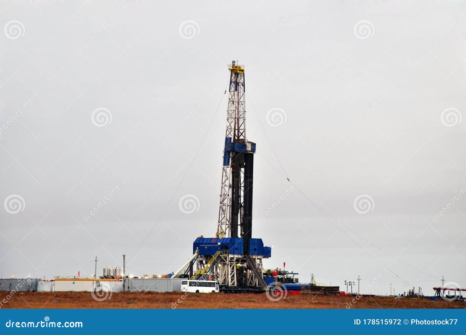 The onshore drilling rig stock photo. Image of field - 178515972