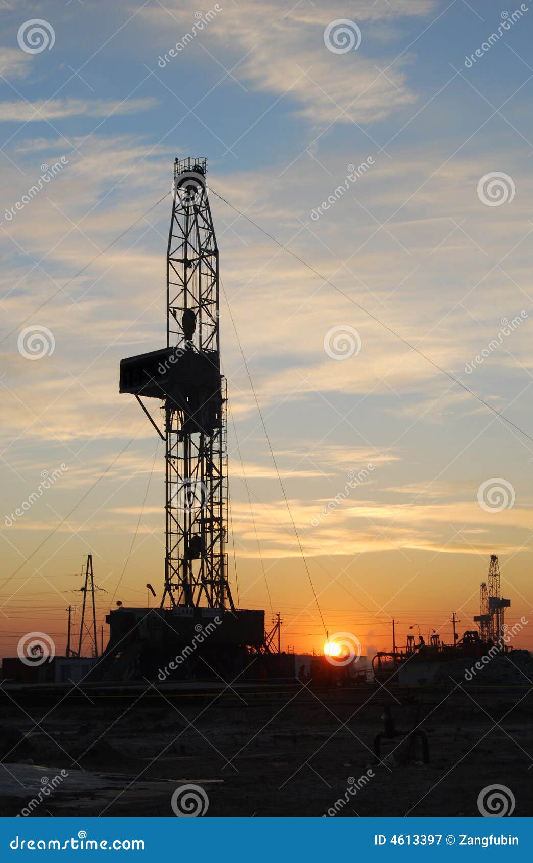 Drilling rig stock image. Image of scenes, oilwell, fossil - 4613397