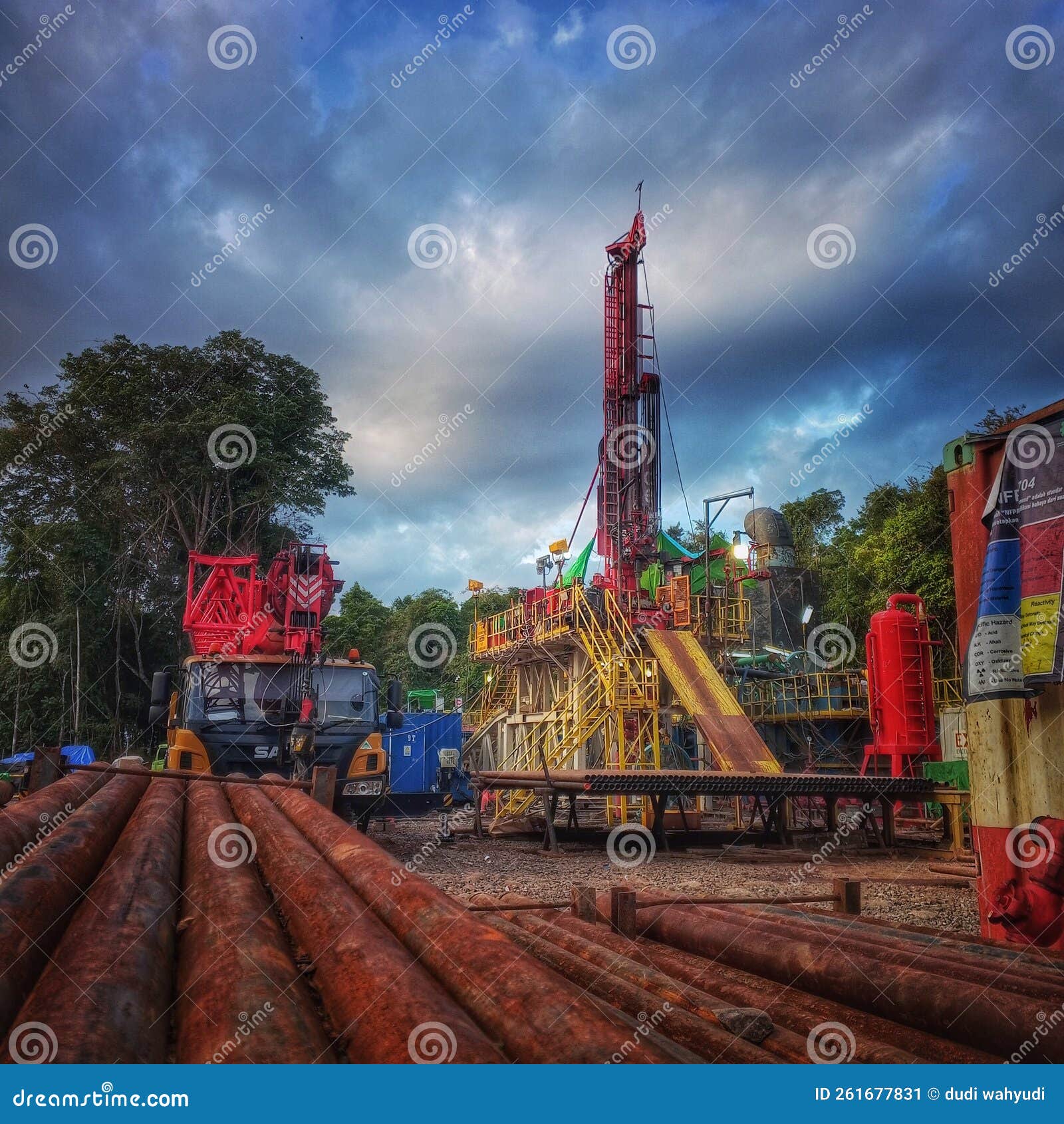 Drilling rig geotermal editorial photo. Image of vehicle - 261677831