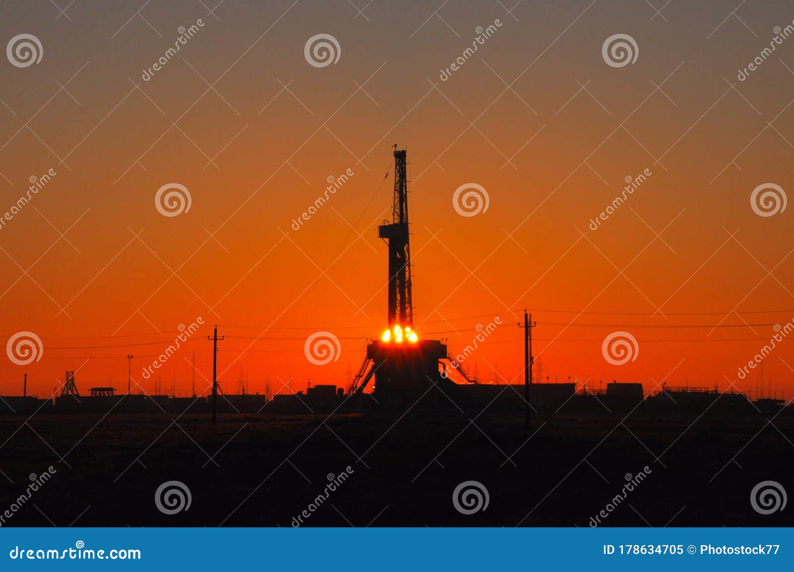 The Drilling Rig during Sunset Stock Image - Image of crude, shale ...