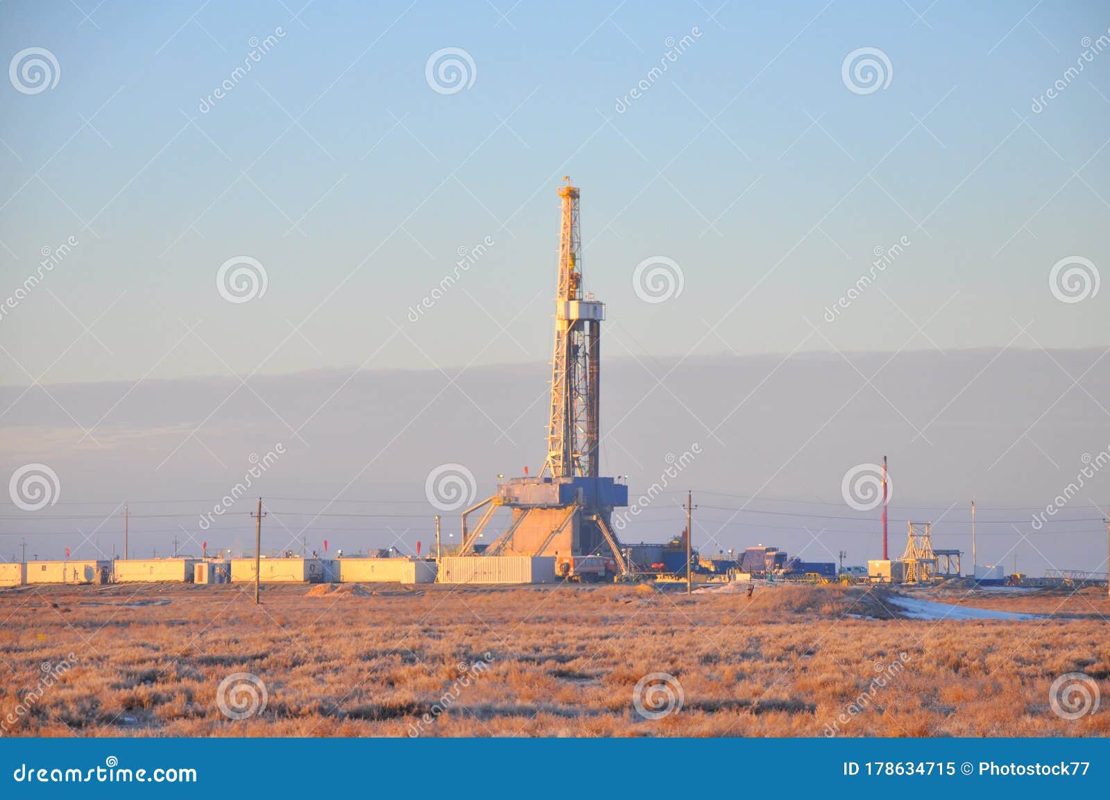 The Drilling Rig during Sunset Stock Image - Image of shale, shade ...