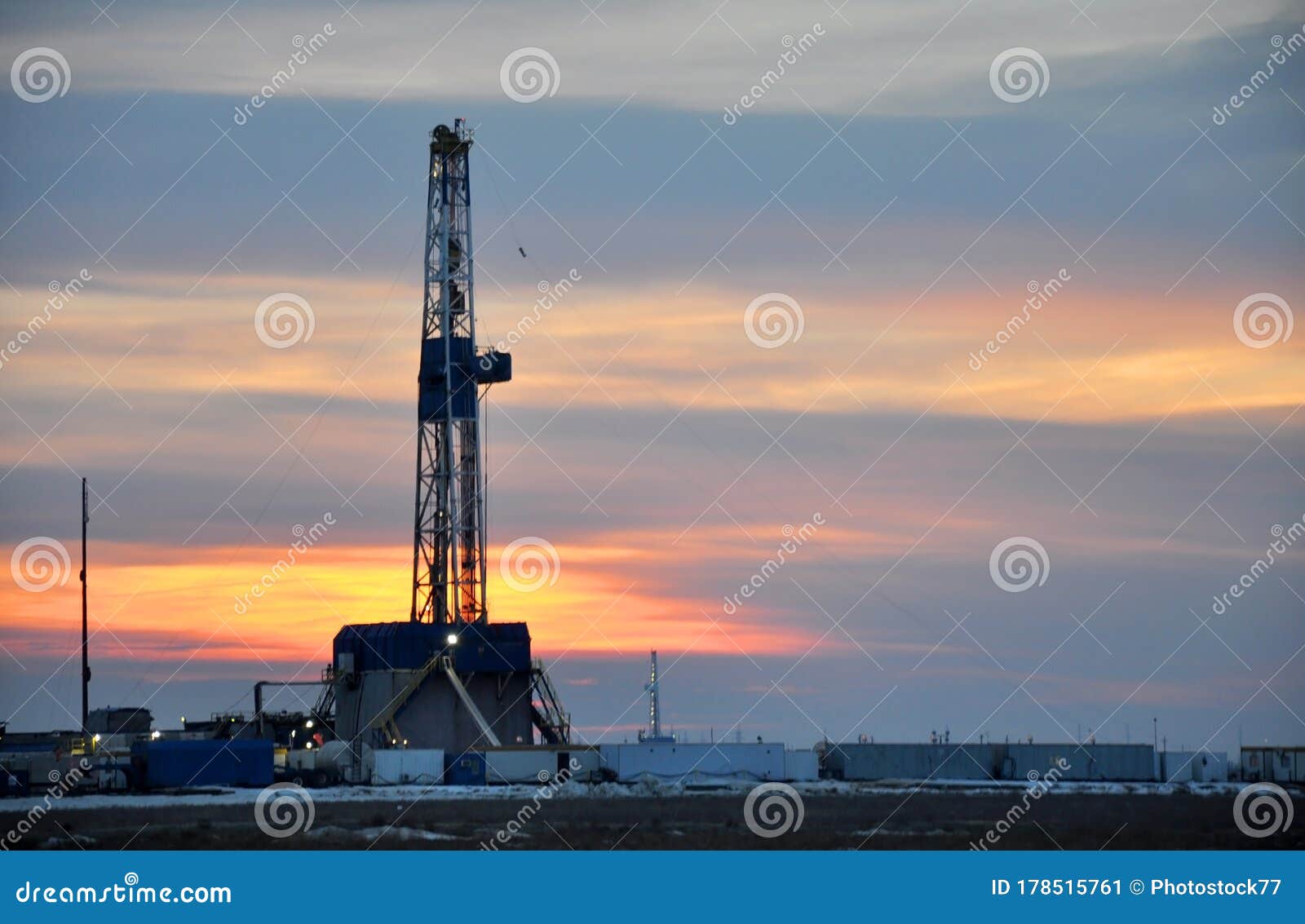 The Drilling Rig during Sunset Stock Image - Image of resources, pump ...