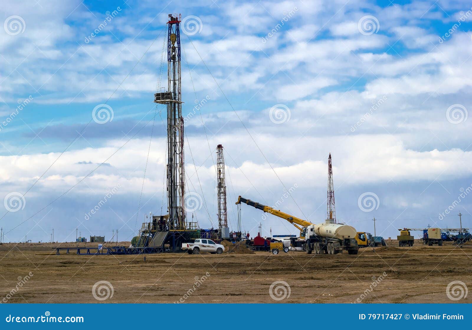 Drilling Rigs. Royalty-Free Stock Photography | CartoonDealer.com #79717427