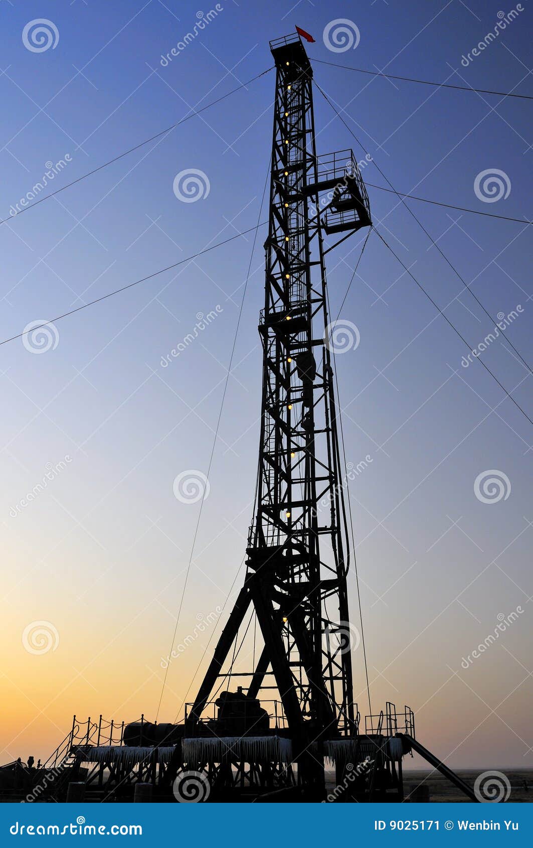 Drilling tower stock image. Image of land, gasoline, dark - 9025171