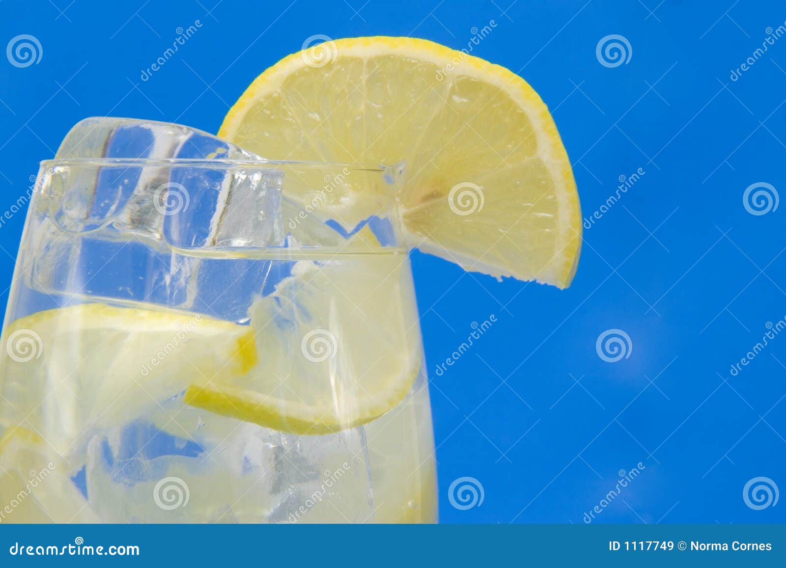 Drink, Ice and lemon stock image. Image of bubbles, frost - 1117749