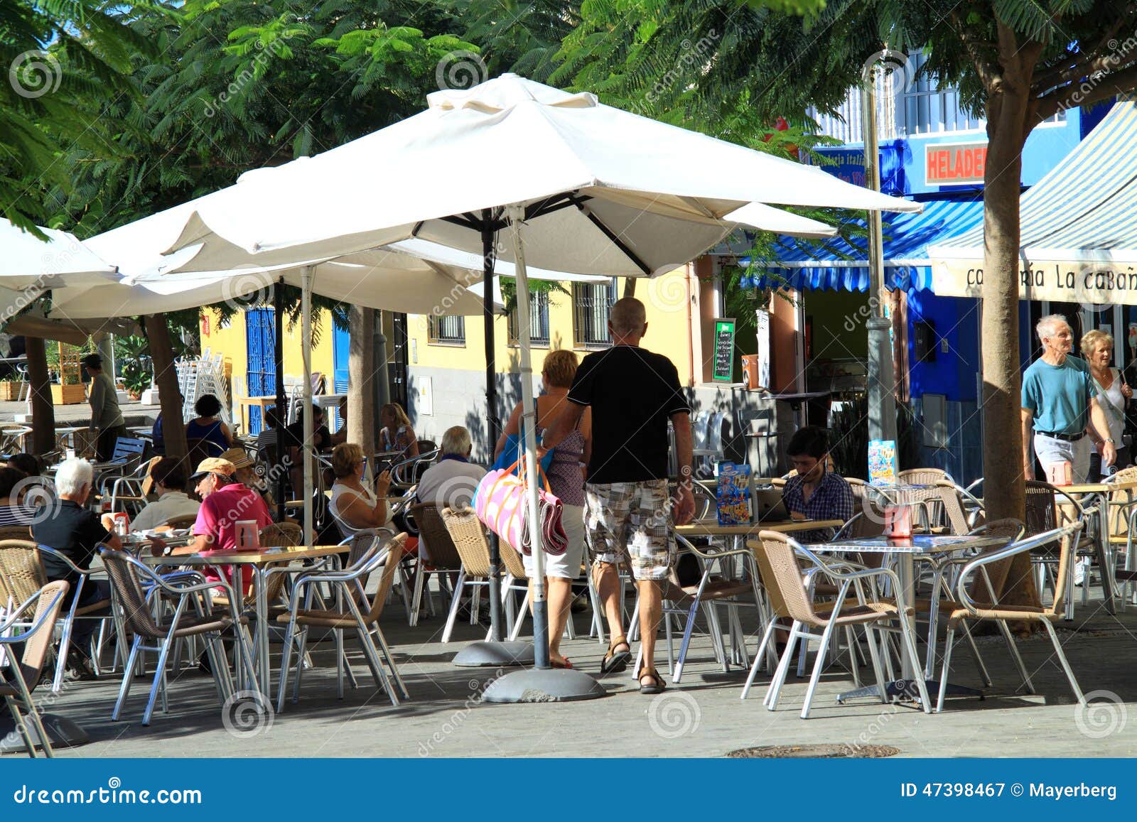 Drink on the terrace editorial photography. Image of table - 47398467