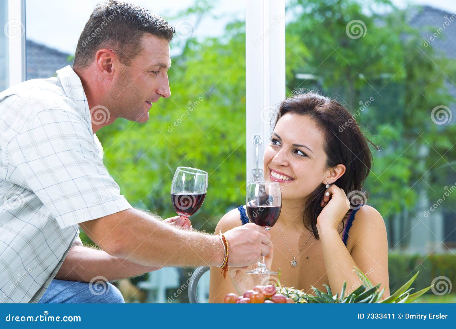 Drinkers stock afbeelding. Image of vrolijk, mensen, leuk - 7333411