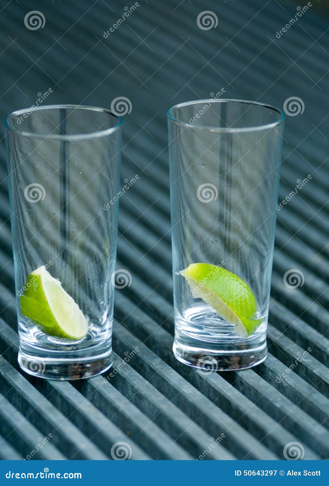 Drinks glasses with lime stock image. Image of tonic - 50643297