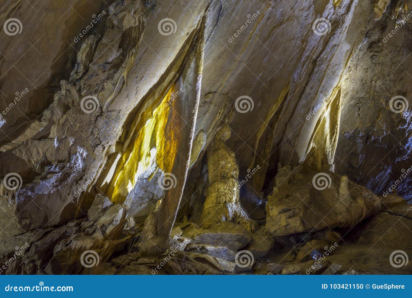 Dripstones stalaktit arkivfoto. Bild av format, värld - 103421150