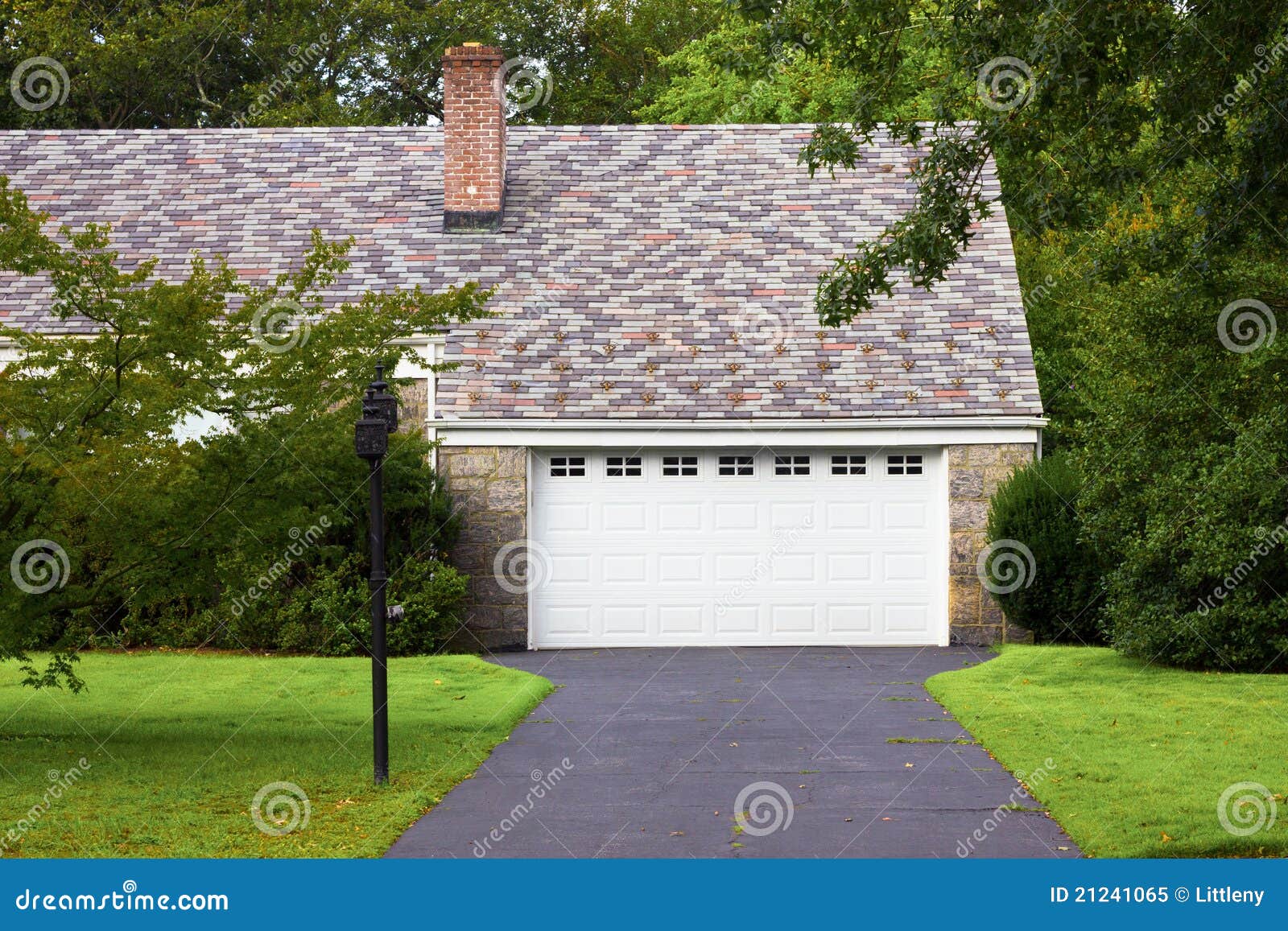 Driveway and Garage stock image. Image of house, estate - 21241065