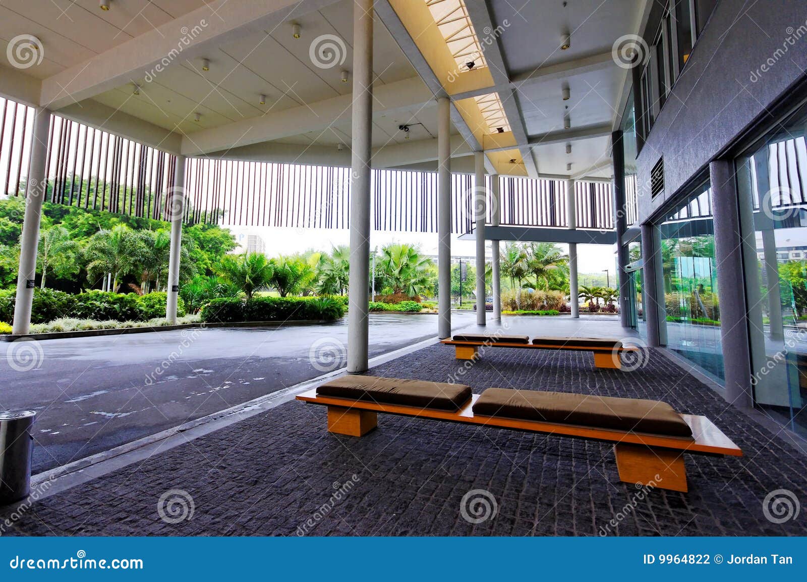 Driveway of hotel stock photo. Image of pillar, grand - 9964822