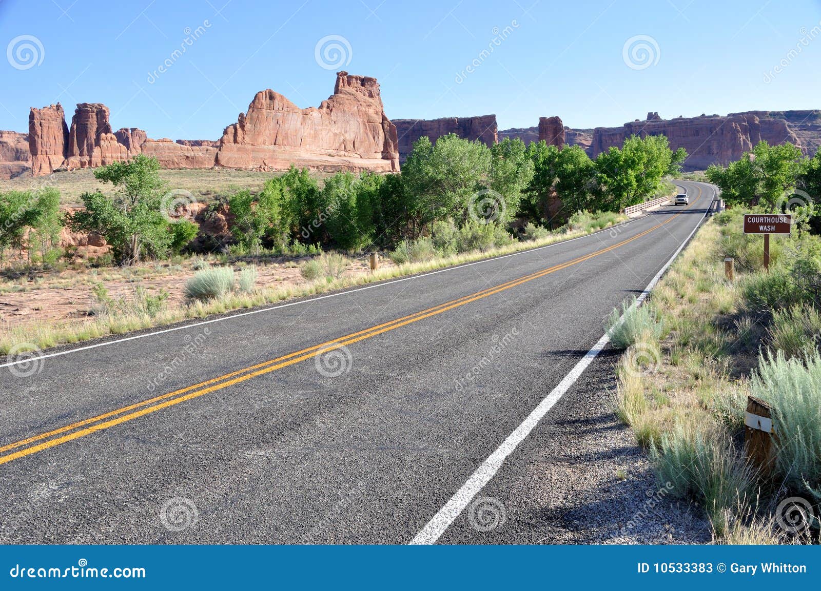 Driving through Courthouse Wash Stock Image - Image of courthouse ...